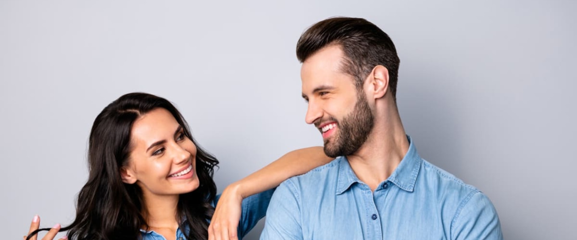 The Art of Flirting with Body Language: Mastering the Non-Verbal Techniques